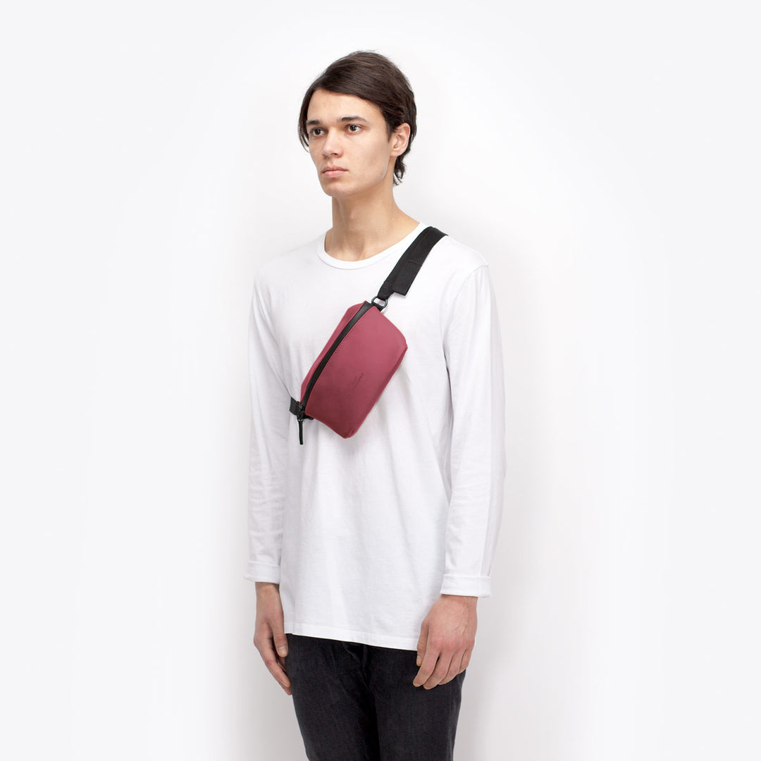 Ucon Acrobatics • Jona Medium Bag • Lotus Infinity Series (Burgundy)